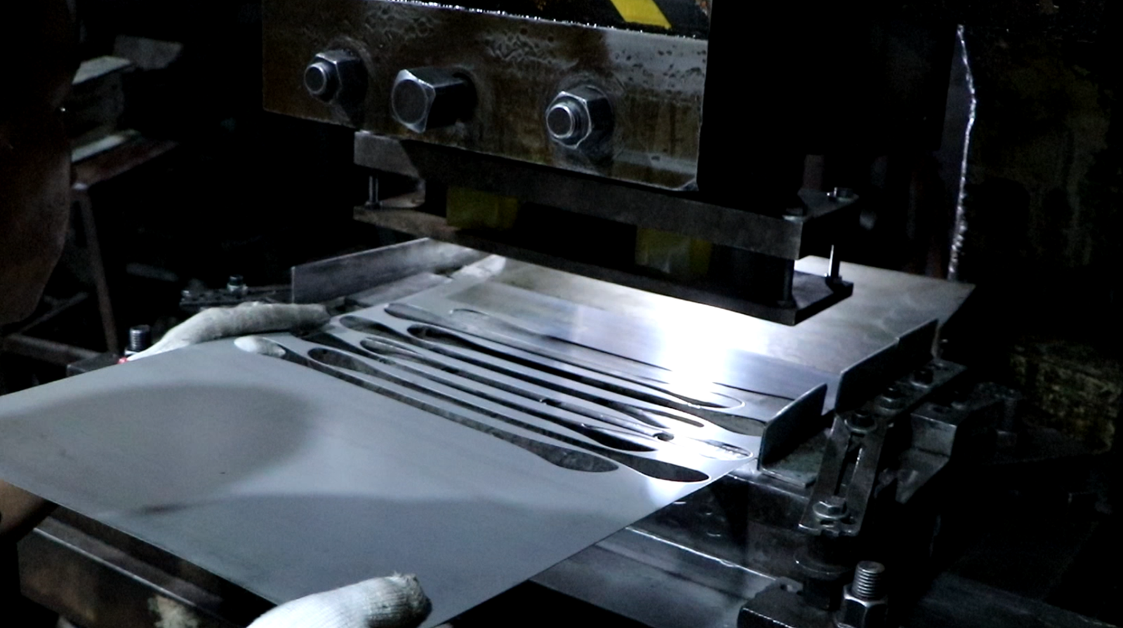 The Ten-Step Process for Stainless Steel Cutlery Manufacturing ...